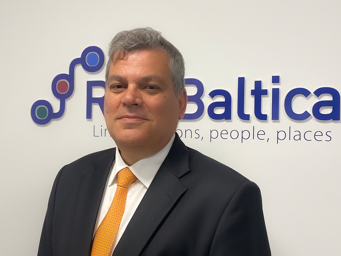 Marks-Filips El Beze, starptautisku ātrgaitas dzelzceļu eksperts ...